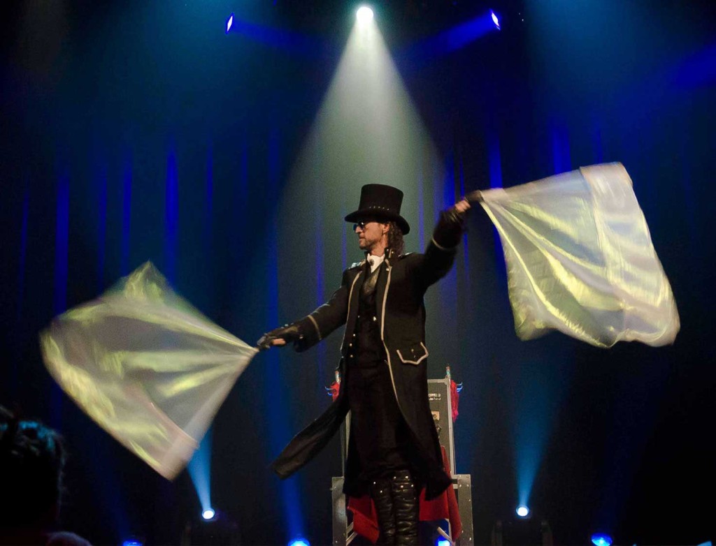 Photos et vidéos de spectacles de Loran magicien illusionniste